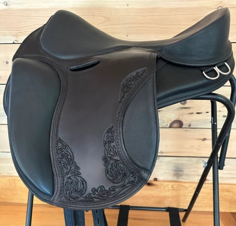 New Saddle Designs - Saddle Up Treeless Saddles