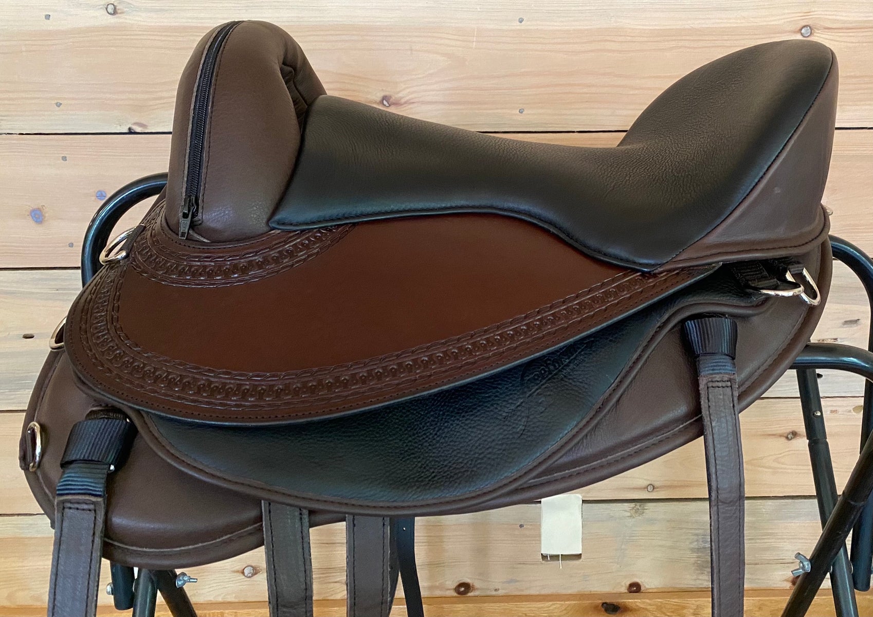 Freeform Pathfinder Treeless Trail Saddle with Leathers - Saddle Up ...