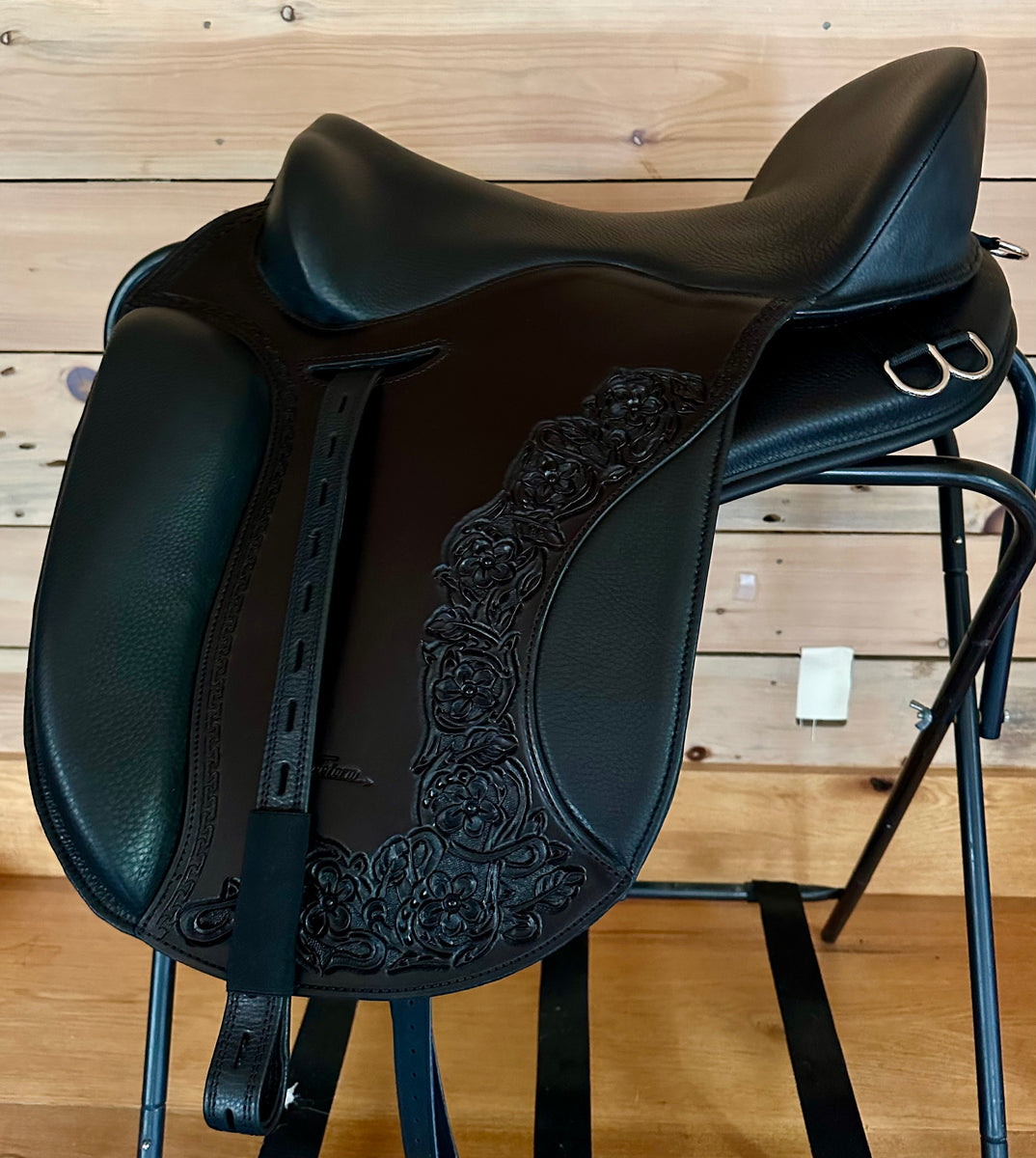 Freeform Ginger Snapp Treeless Saddle - Secure Comfort - Saddle Up ...