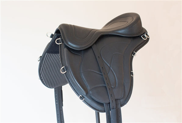 Freeform Classic Cutback Treeless Saddle - for High Withered Horses ...