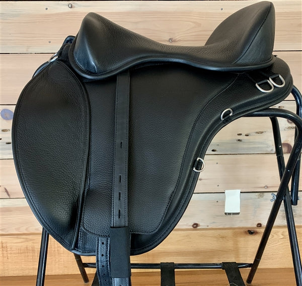 Freeform Classic DKR Treeless Saddle - Detachable Knee Rolls - Saddle ...
