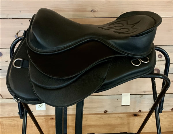 Sale Saddles - Freeform Treeless Saddles - Saddle Up Treeless Saddles